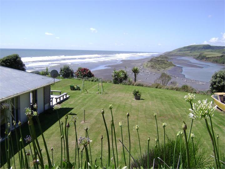 Awakino Heads CView - Awakino Beach House for rent | Holiday Houses by ...