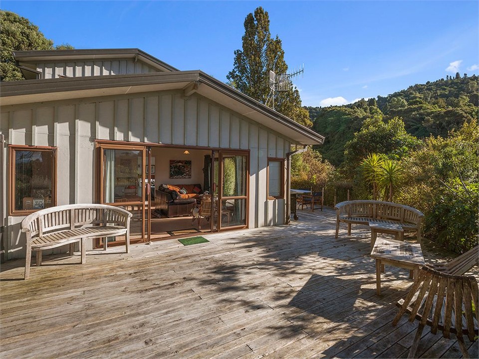 Ruatotara (Bachcare) - Pukawa Bay Holiday Home for rent | Holiday Houses