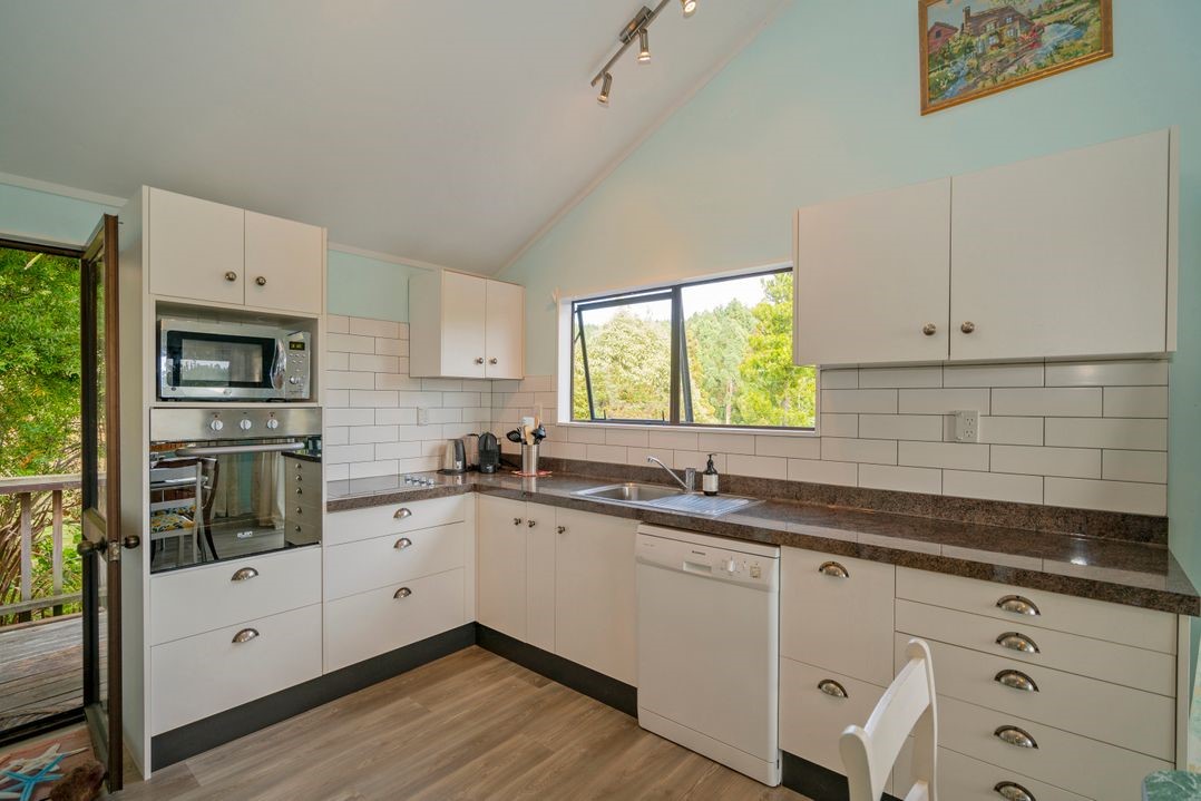 Bluebird Bach (Bachcare) - Onemana Bach for rent | Holiday Houses by ...