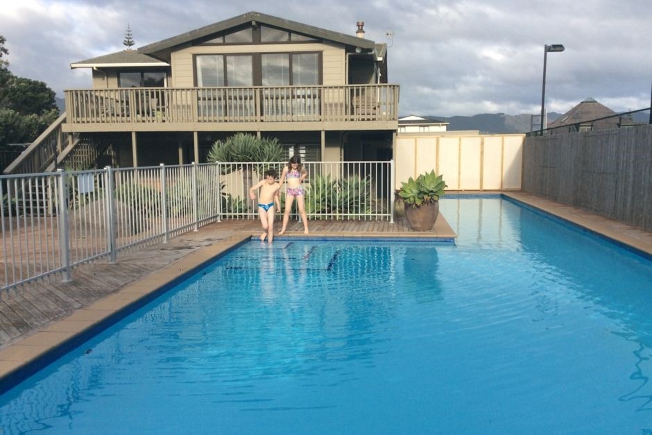Seabreeze @ Longshore: pool+spa+tennis+beach - Waikanae Beach Holiday ...