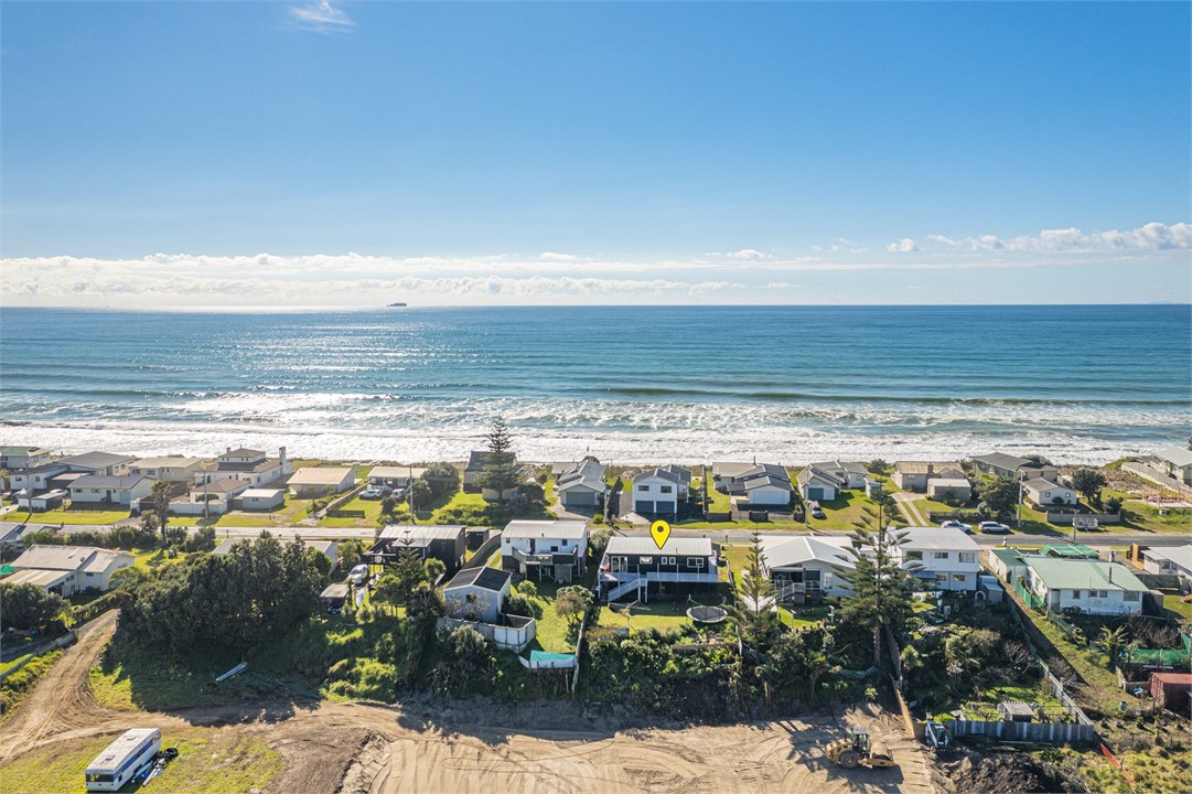 Family Holiday at the Beach! - Pukehina Beach Beach House for rent ...