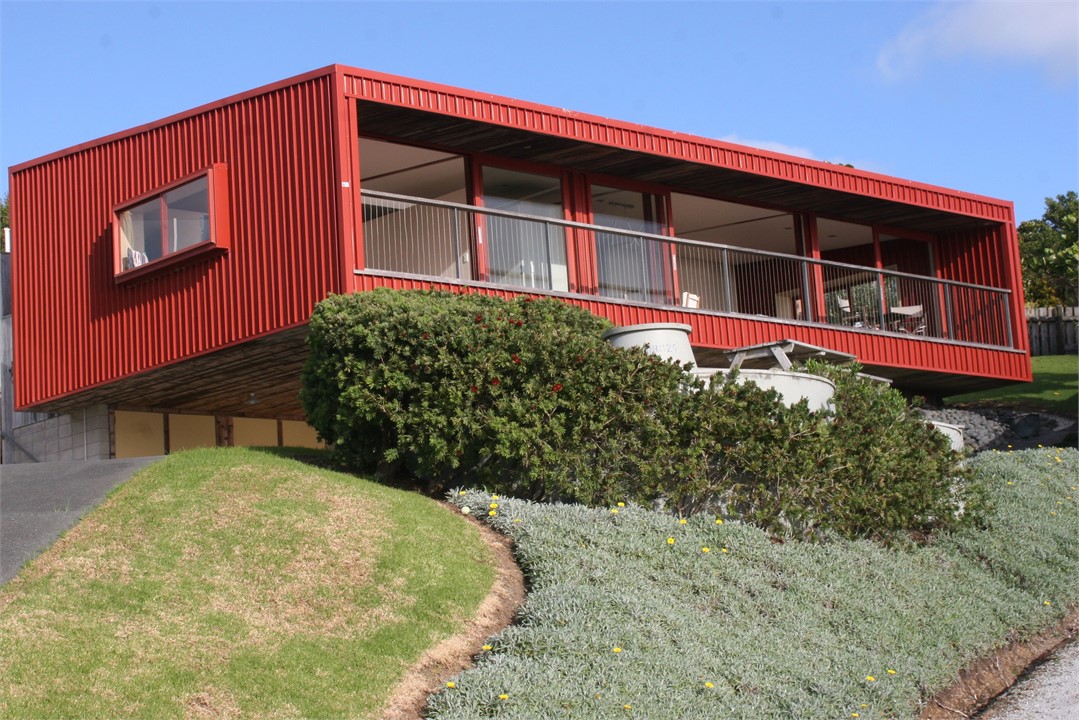 The Red Shed - Spectacular sea views - Cable Bay Holiday Home for rent ...