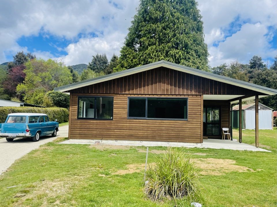 Hilton Hut, Lake Rotoroa - Lake Rotoroa (Nelson Lakes) Holiday Home for ...