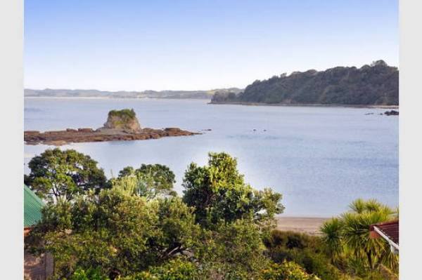 Matheson Bay beach house - Mathesons Bay Holiday Home for rent ...