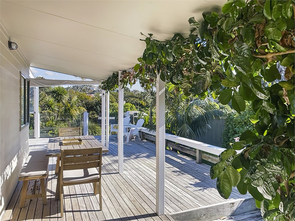 Oneroa Village Holiday Home - Waiheke Island Holiday Home for rent ...