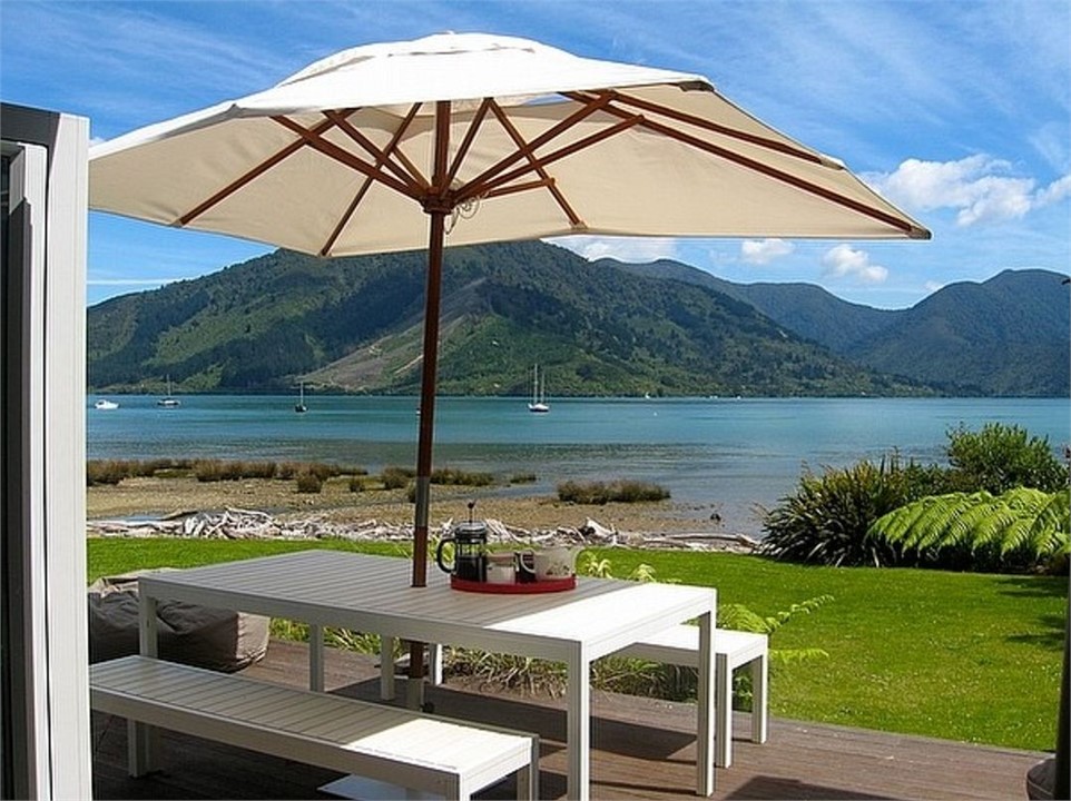 Idyllic Beachside at Mahau Sound (Bachcare) - Mahau Sound Holiday Home ...