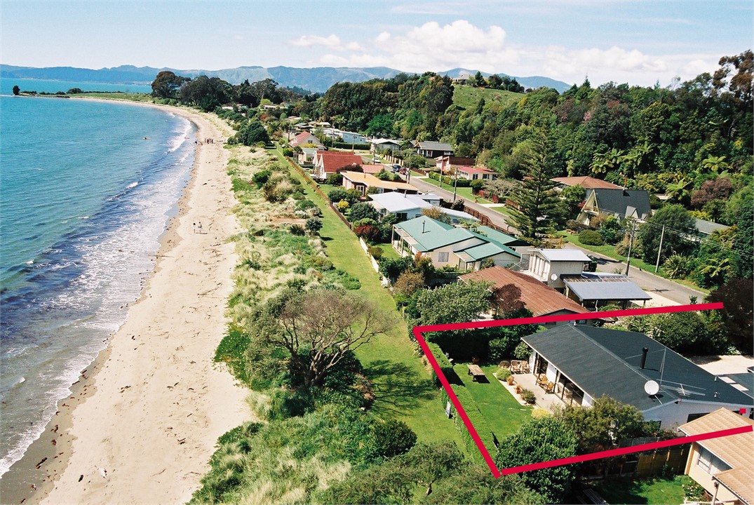 Patons Perfect at the Beach - Patons Rock Beach House for rent ...